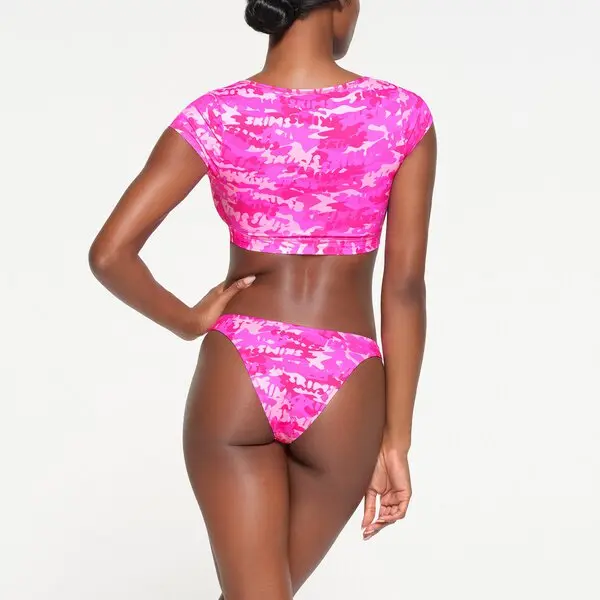 Skims Signature Swim Super Cropped T-Shirt - Pink Skims Camo